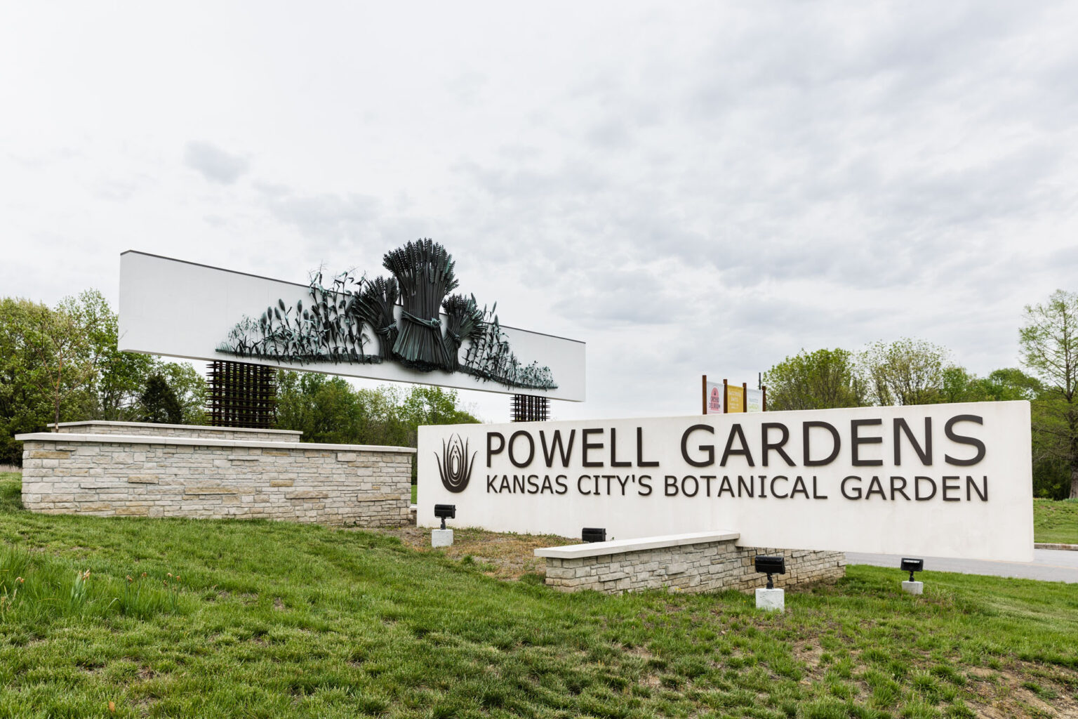 Volunteer - Powell Gardens